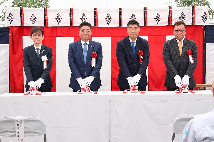 DICとエフピコ、マテリアルリサイクルによる色柄付き発泡食品トレーの水平リサイクルを実現 ポリスチレンの溶解分離リサイクル設備を11月より本格稼働開始 | ニュース | DIC株式会社